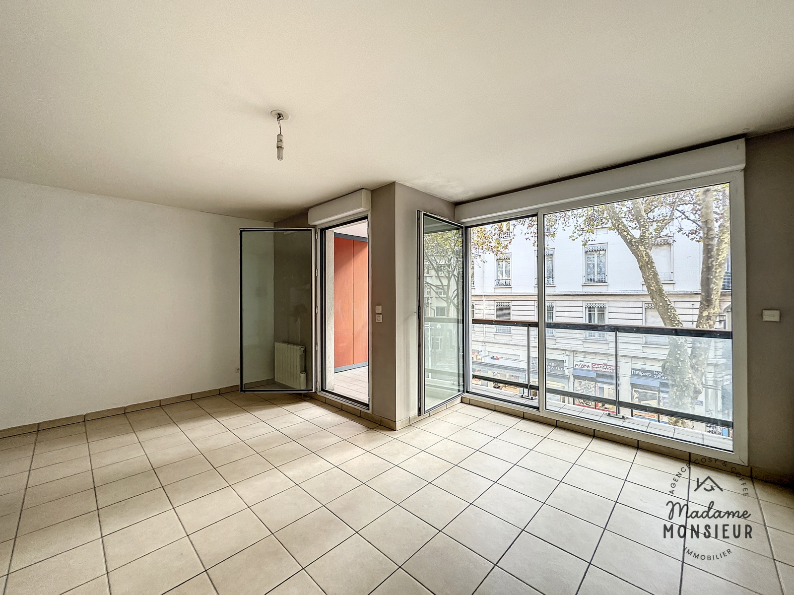 Vente T2 avec balcon, garage et patio | Madame Monsieur Immobilier